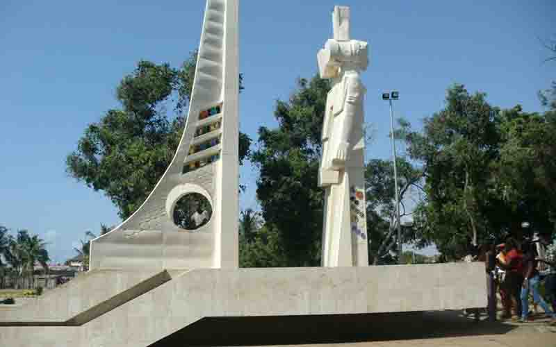 Le monument du centenaire de l'amitié Germano-togolais à Baguida - Togo ...